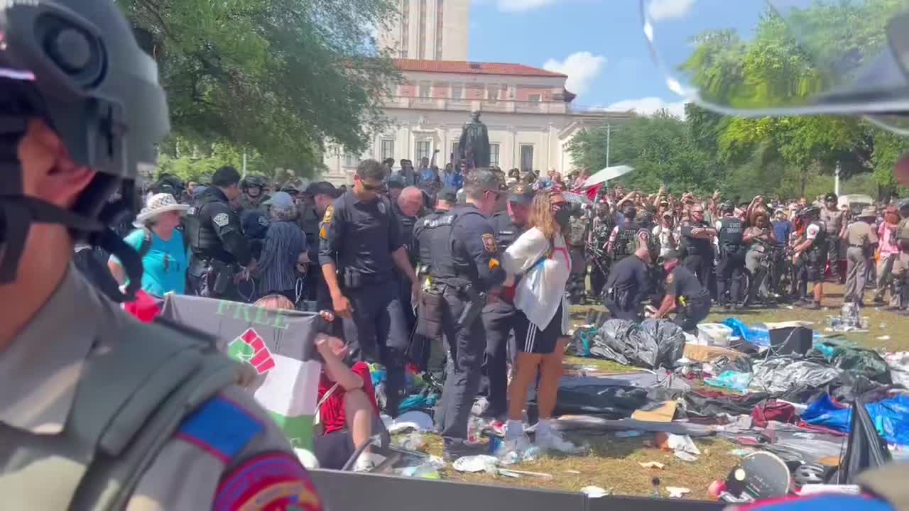 People setting up campsite during UT protests removed – KXAN Austin