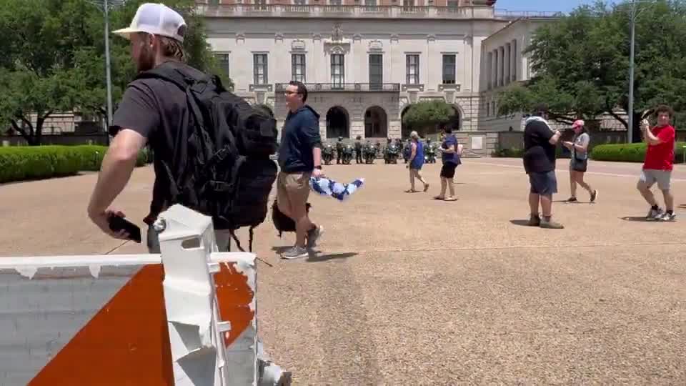 Law enforcement on UT campus as pro-Palestinian protesters gather ...