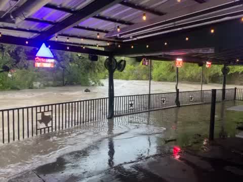 Flooding at Shoal Creek Saloon – KXAN Austin