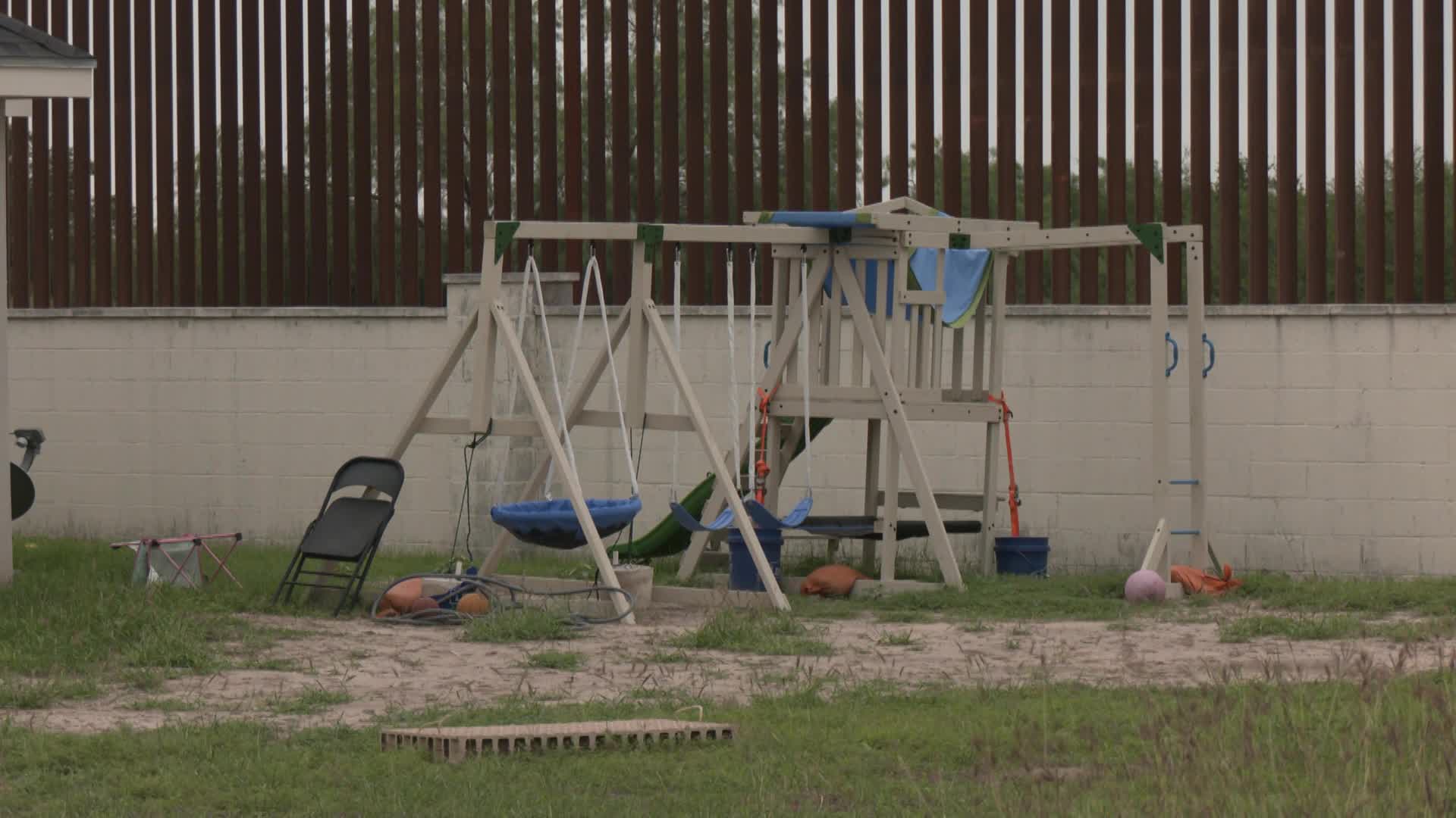 New border wall going up over homes in Rio Grande City – BorderReport
