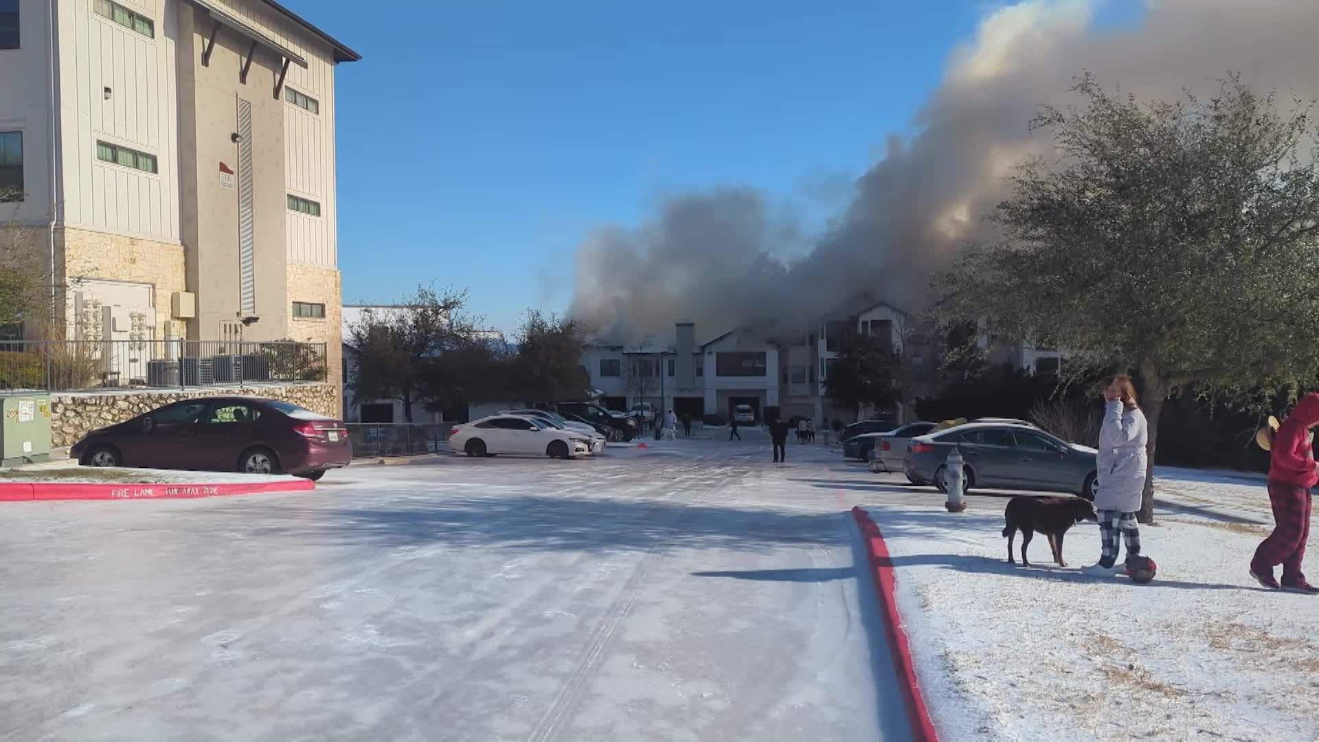 Fire causes apartment building collapse in Bee Cave – KXAN Austin