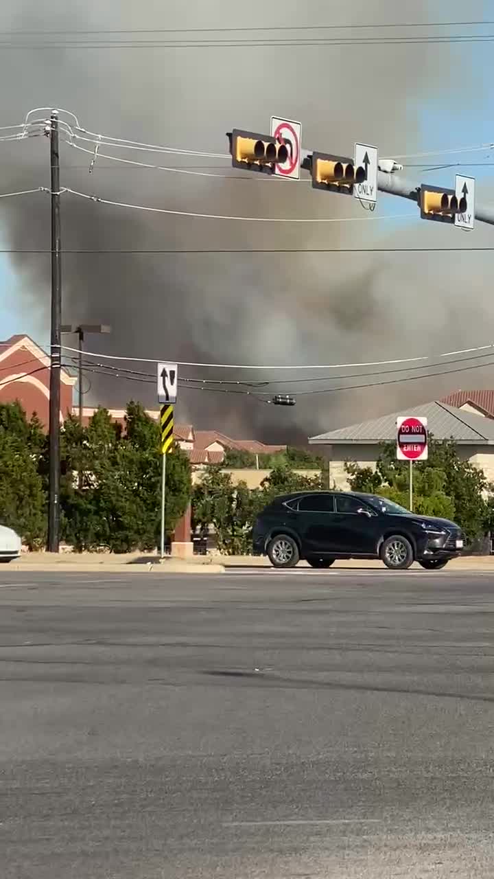Parmer Lane fire seen from roadway in Cedar Park – KXAN Austin