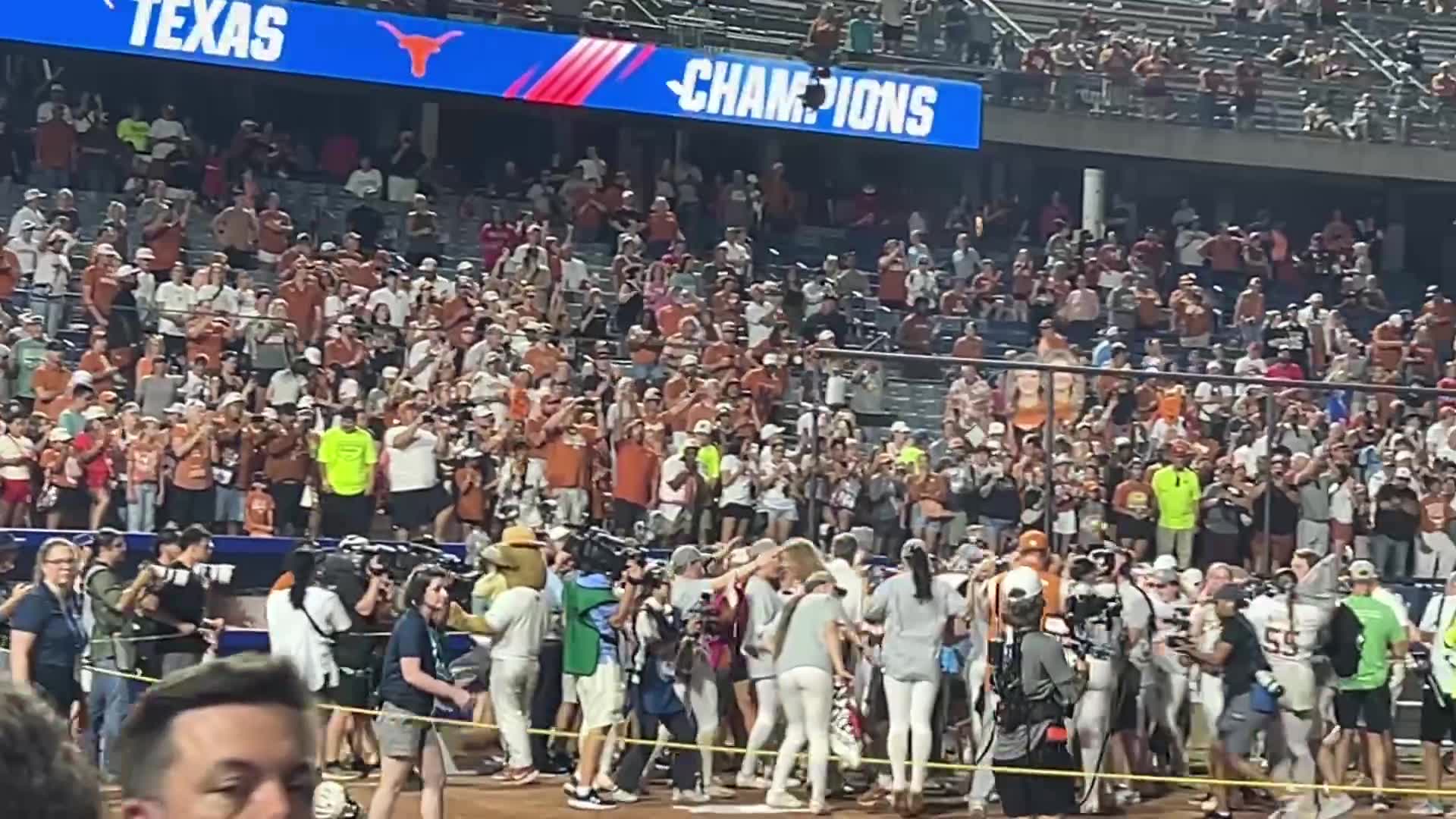 Texas Longhorns beat Texas Tech Red Raiders 10-4 to win Women’s College ...