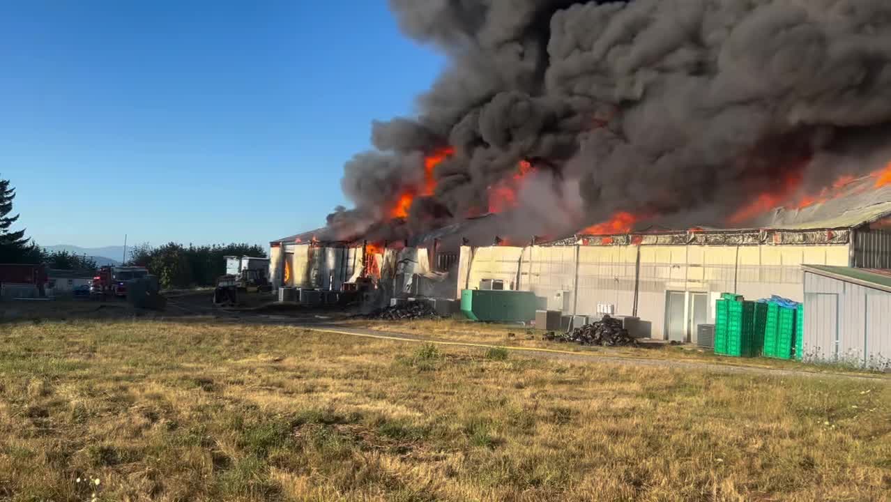 Beavercreek barn collapses after massive fire, explosion reports – KOIN.com