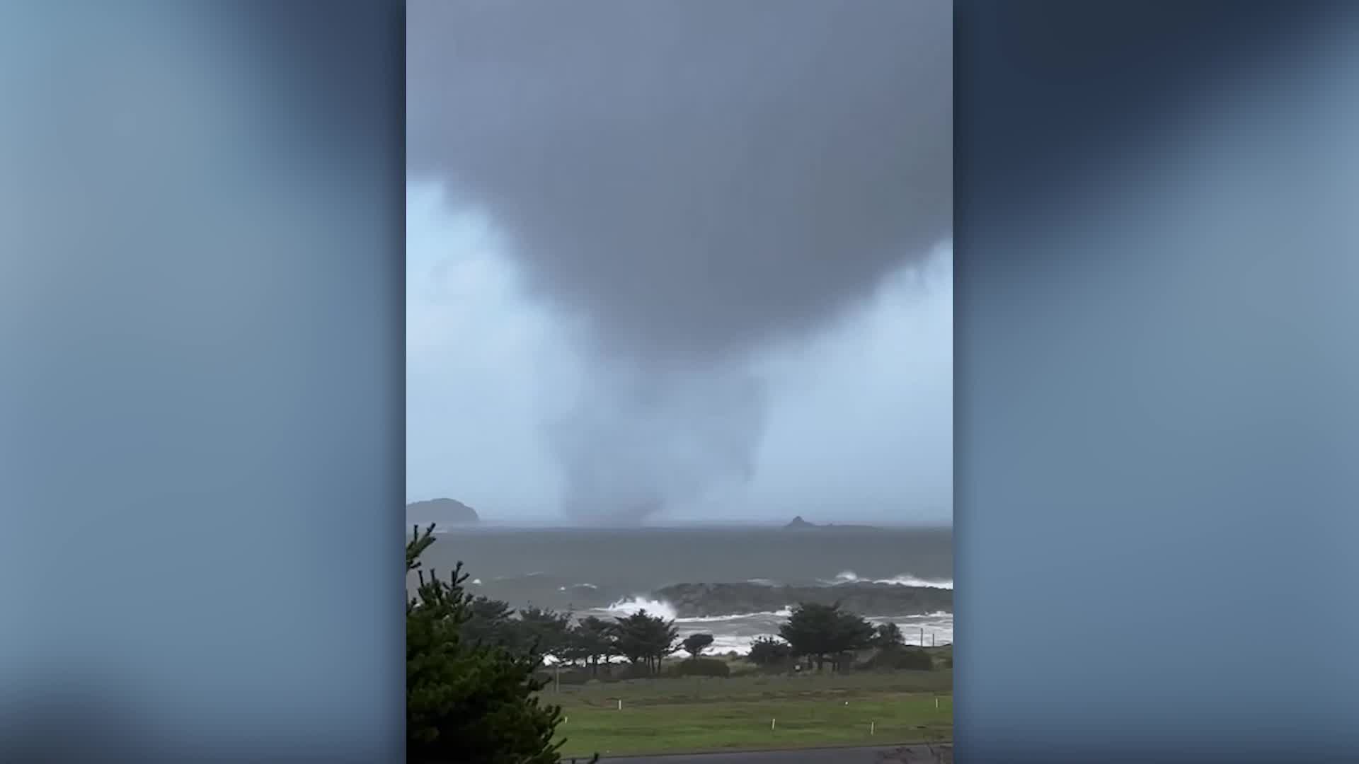 Waterspout forms near Gold Beach Monday – KOIN.com