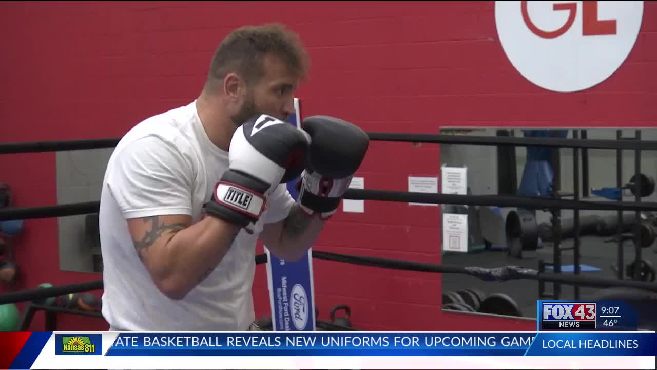 Local boxer overcomes flash knockout to stay undefeated – KSNT 27 News