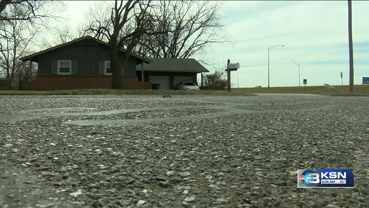Driver dies after crashing into Wichita garage – KSN-TV