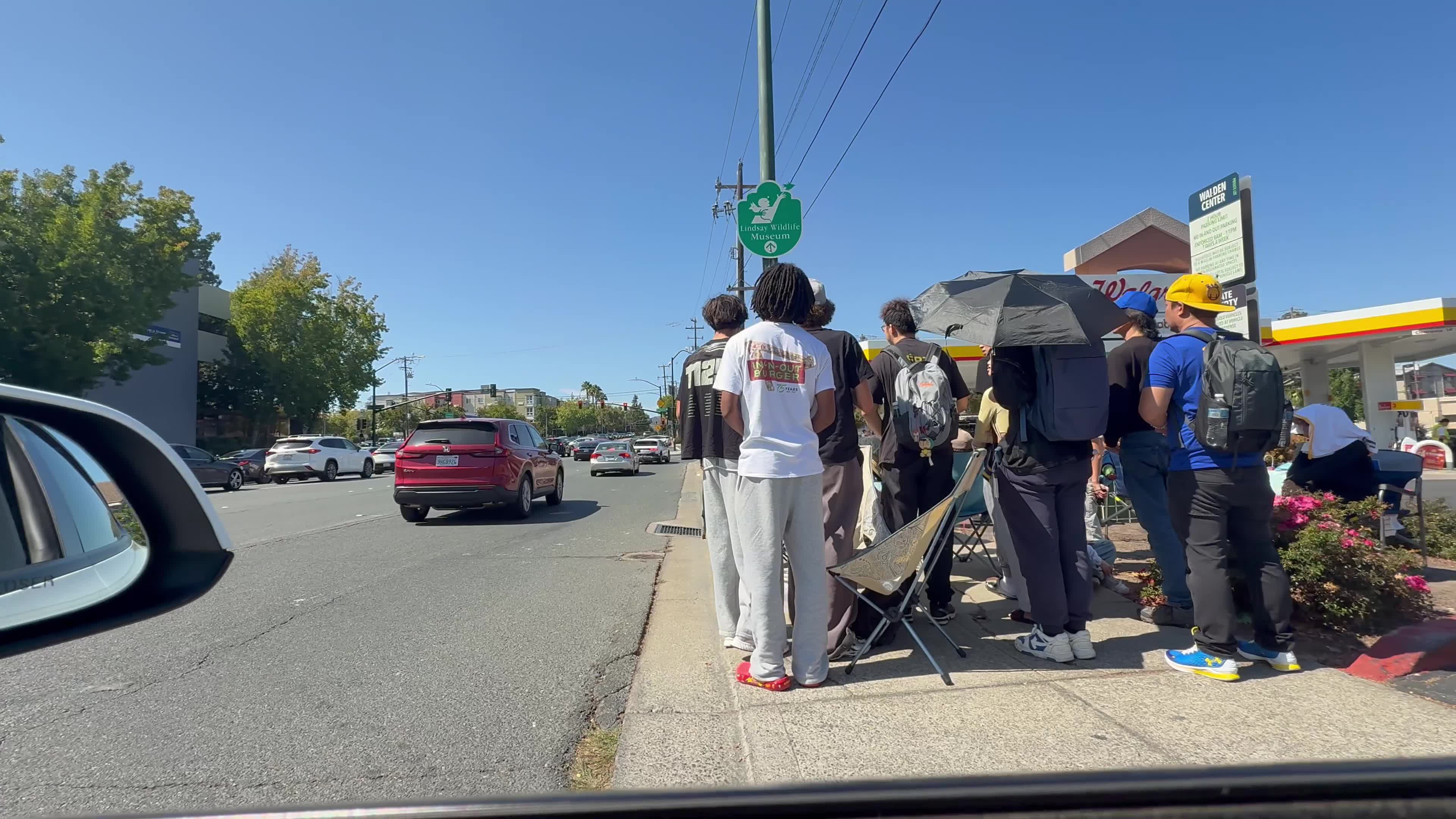 Line for Steph Curry bottle signing wrapped around the block – KRON4