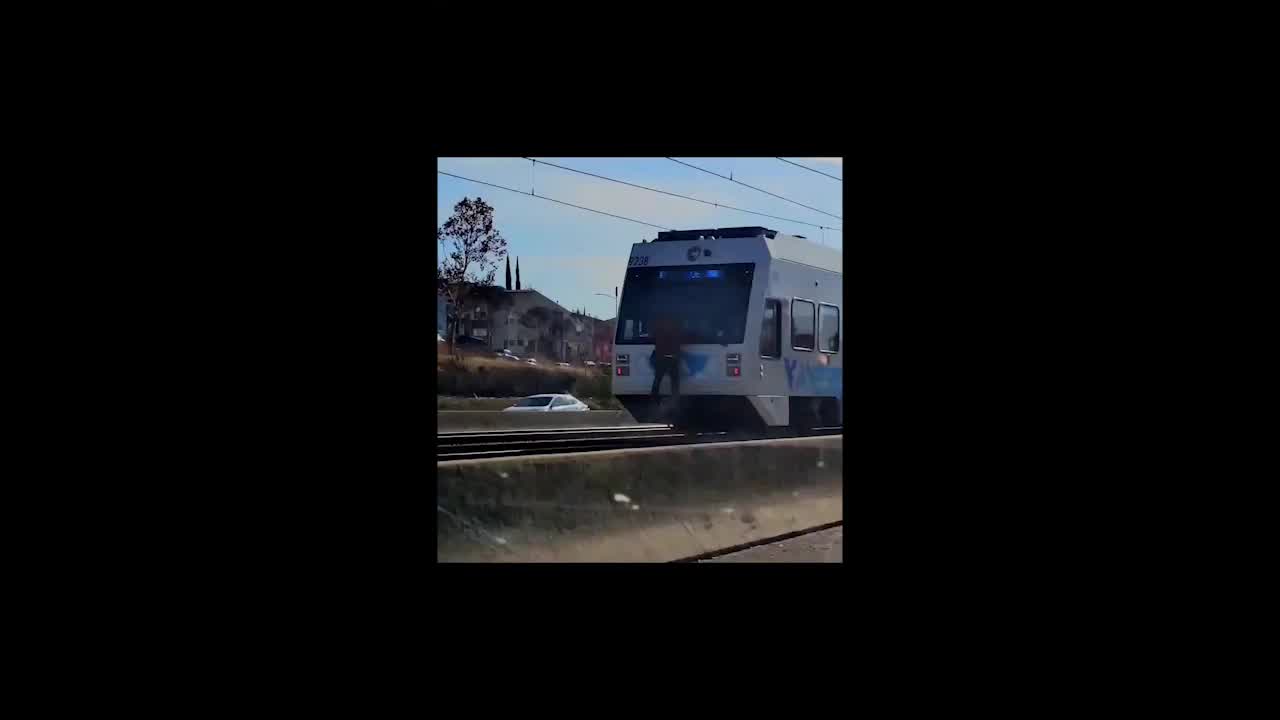 Video shows person riding VTA train – KRON4