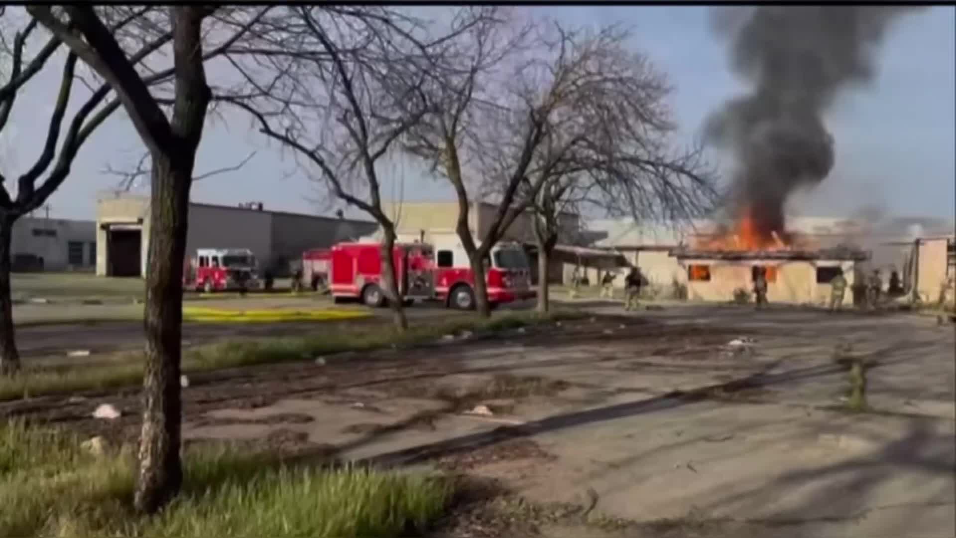 Firefighters rescue abandoned dogs from burning Fresno building – CBS47 ...