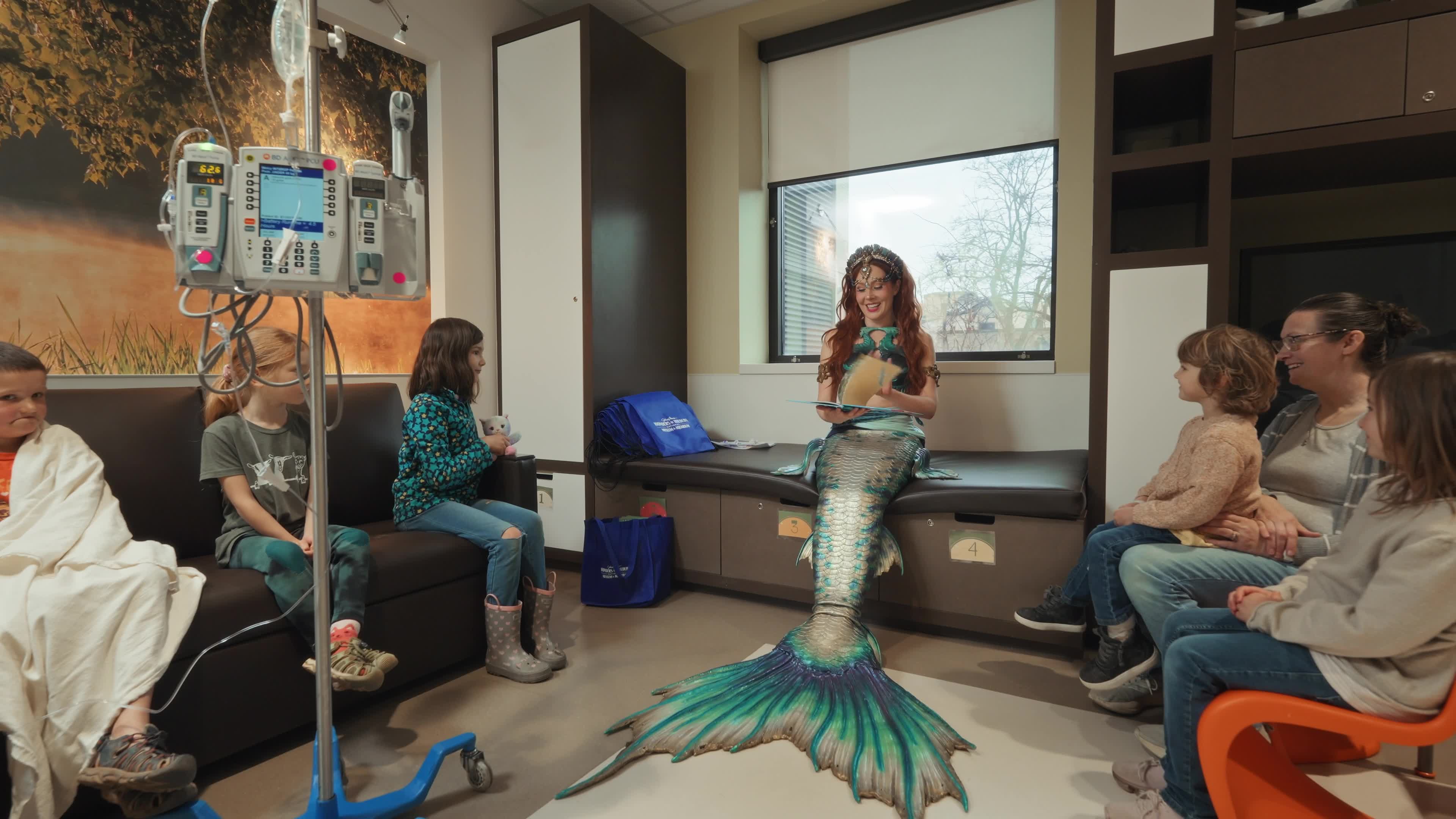 Mermaid from Wonders of Wildlife visits kids at Mercy Children’s ...