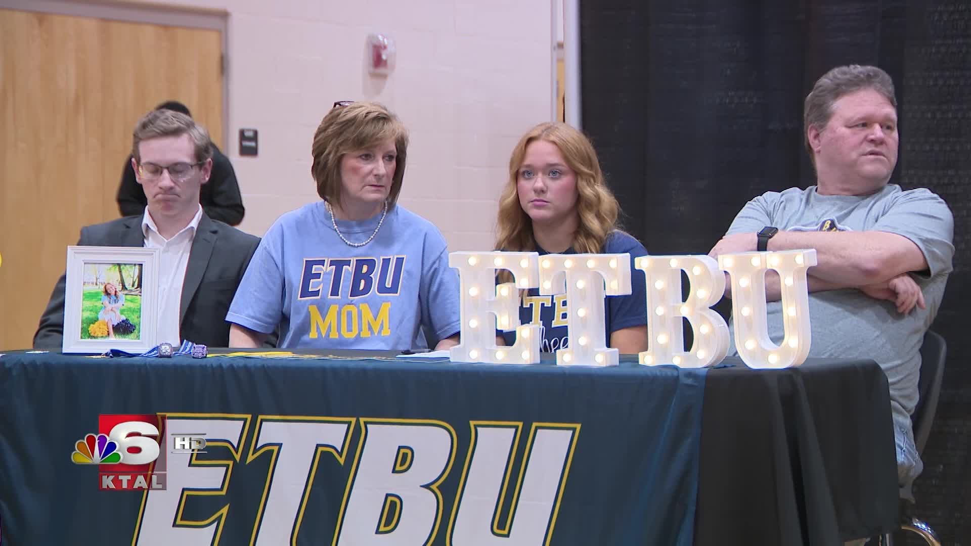 Parkway senior Kayle Rabb signed with ETBU for Cheerleading – KTALnews.com
