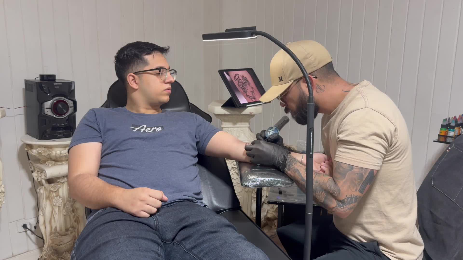 US residents visit Juarez tattoo artists – FOX 2