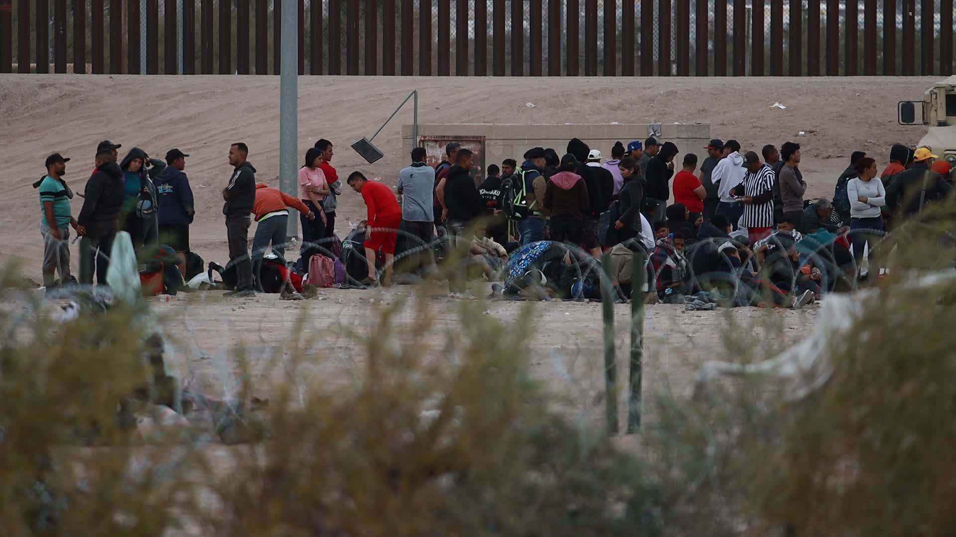 Migrants continue showing up at Gate 36 in El Paso – BorderReport