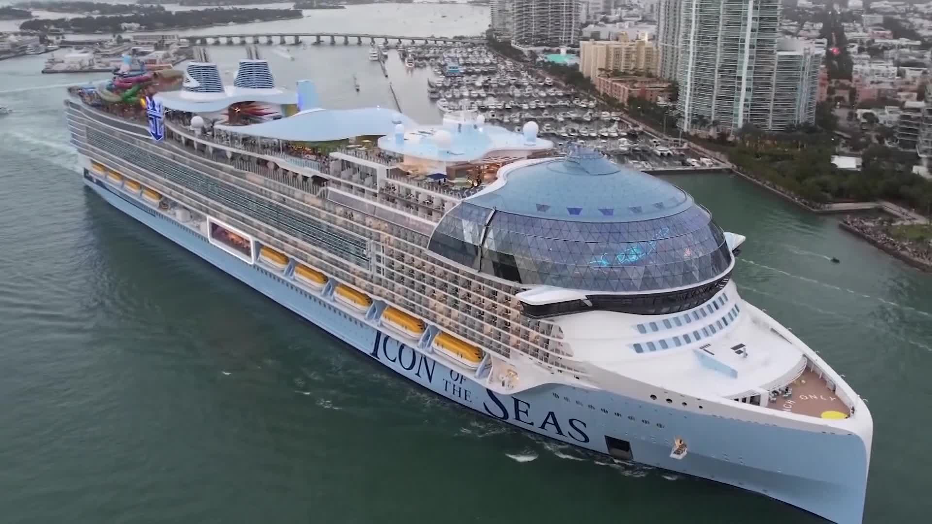 This cruise ship has an arch on the back and the ‘City Museum’ on top ...