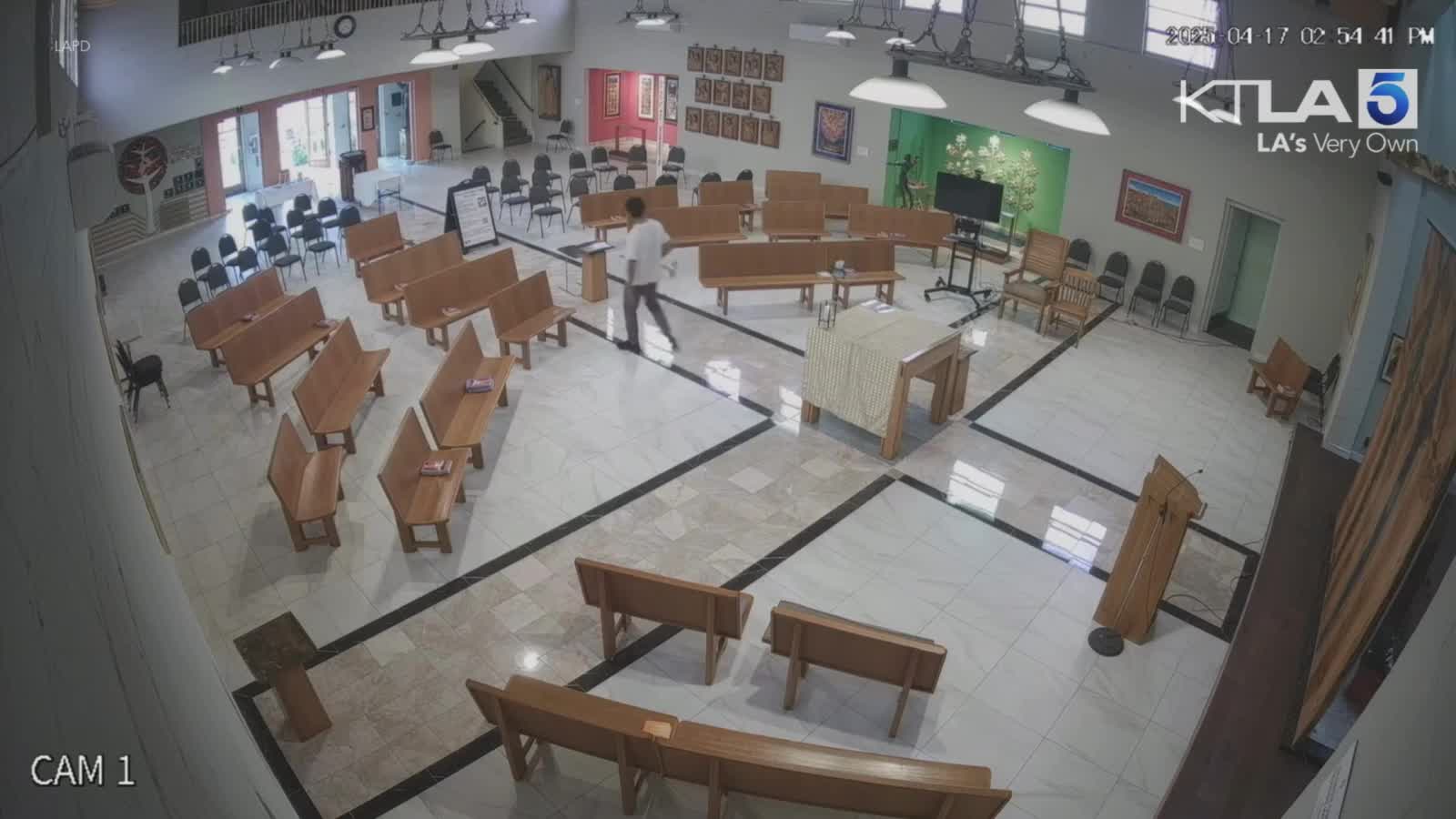 Video shows man steal cross from chapel – KTLA